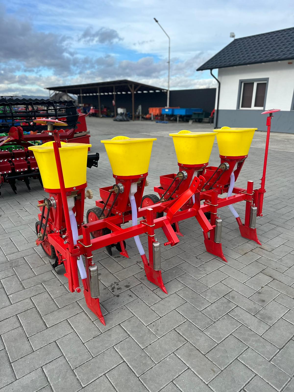 Semanatoare de porumb 4 sectii cu fertilizare - Agrorus