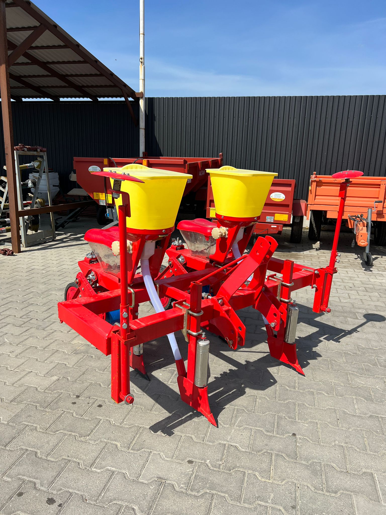 Semanatoare de porumb 2 sectii cu fertilizare cu precizie inalta - Agrorus