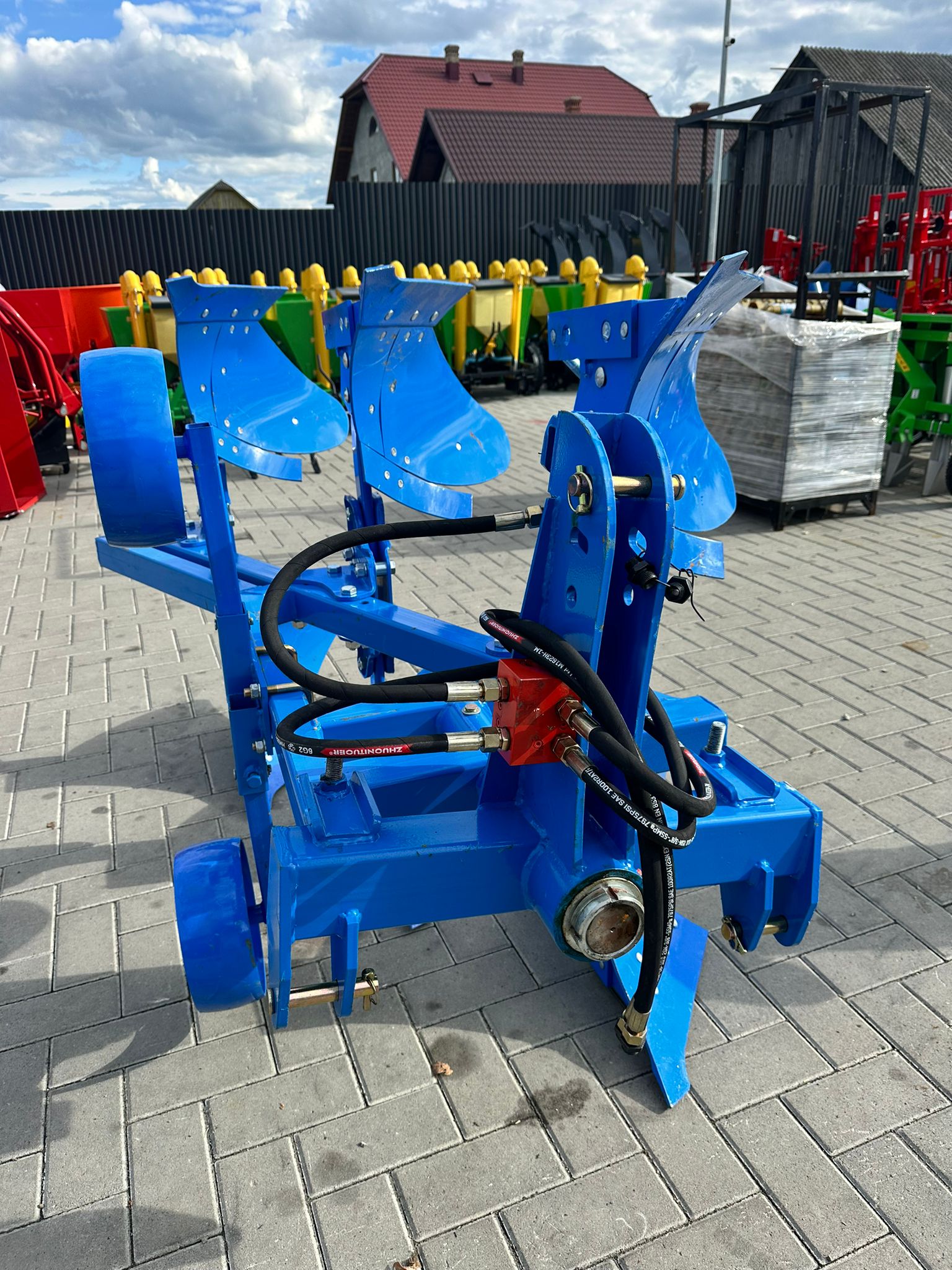 Plug reversibil hidraulic 3 trupite Turcesc pt tractor 50 – 100 CP ...