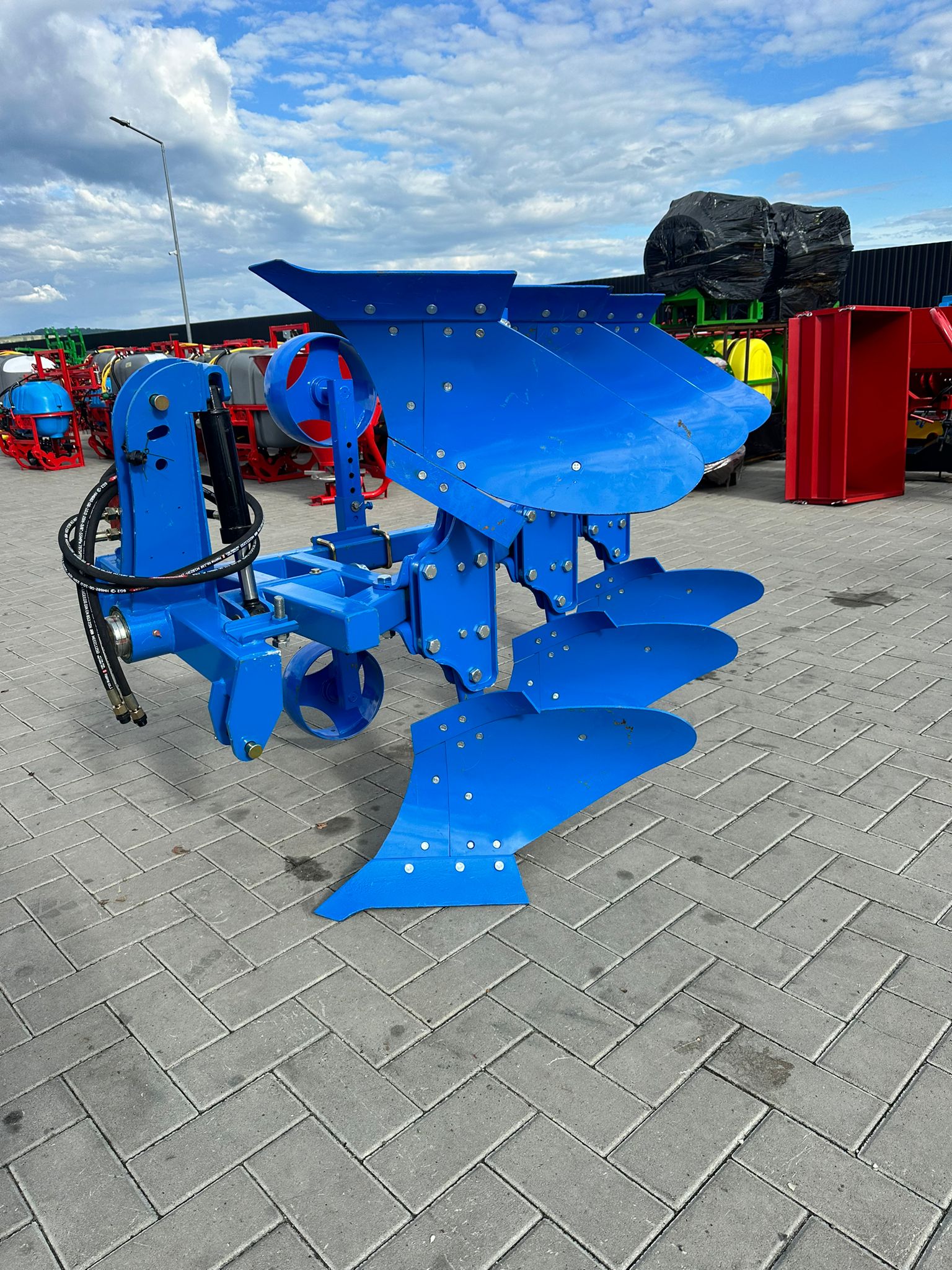 Plug reversibil hidraulic 3 trupite Turcesc pt tractor 50 – 100 CP ...